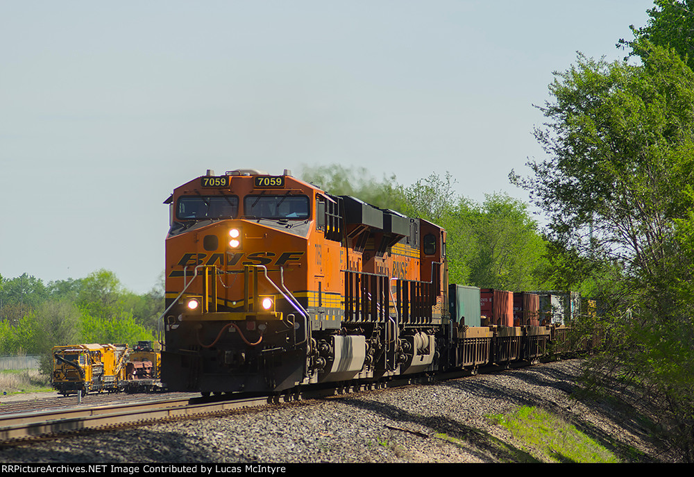 BNSF 7059 westbound BNSF intermodal train